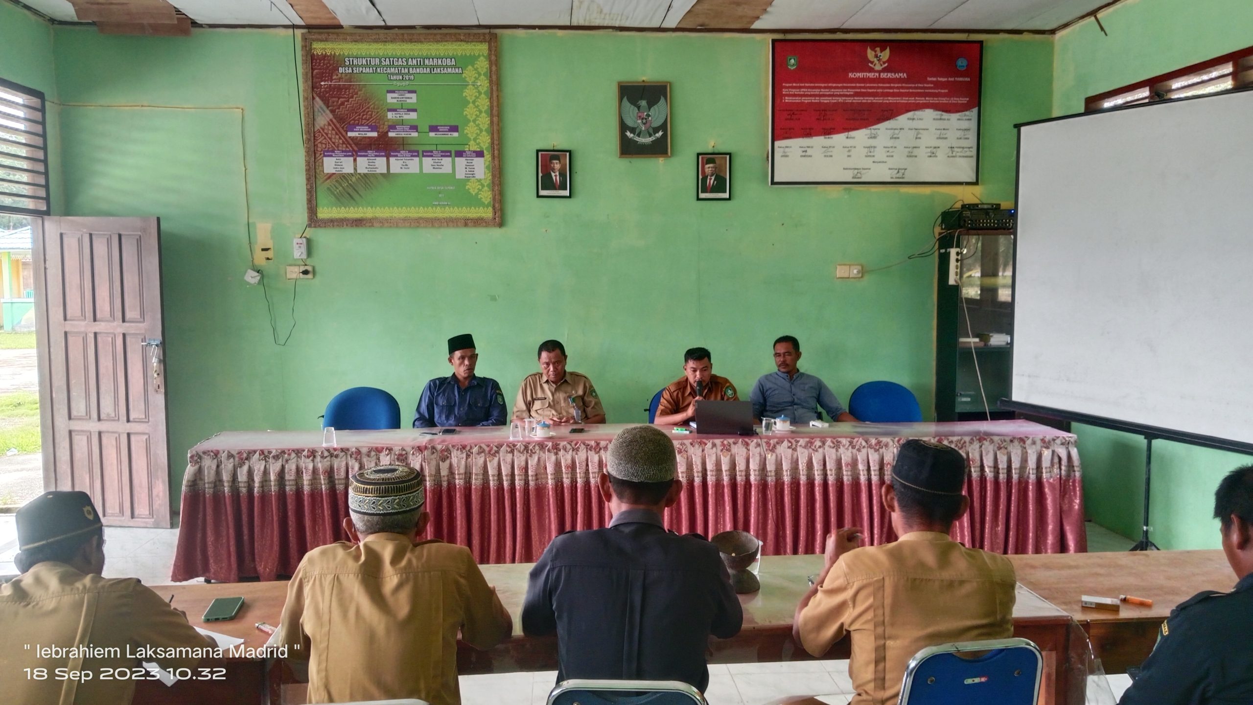 RAPAT KOORDINASI DAN EVALUASI KINERJA PERANGKAT DESA DAN LEMBAGA DESA ...